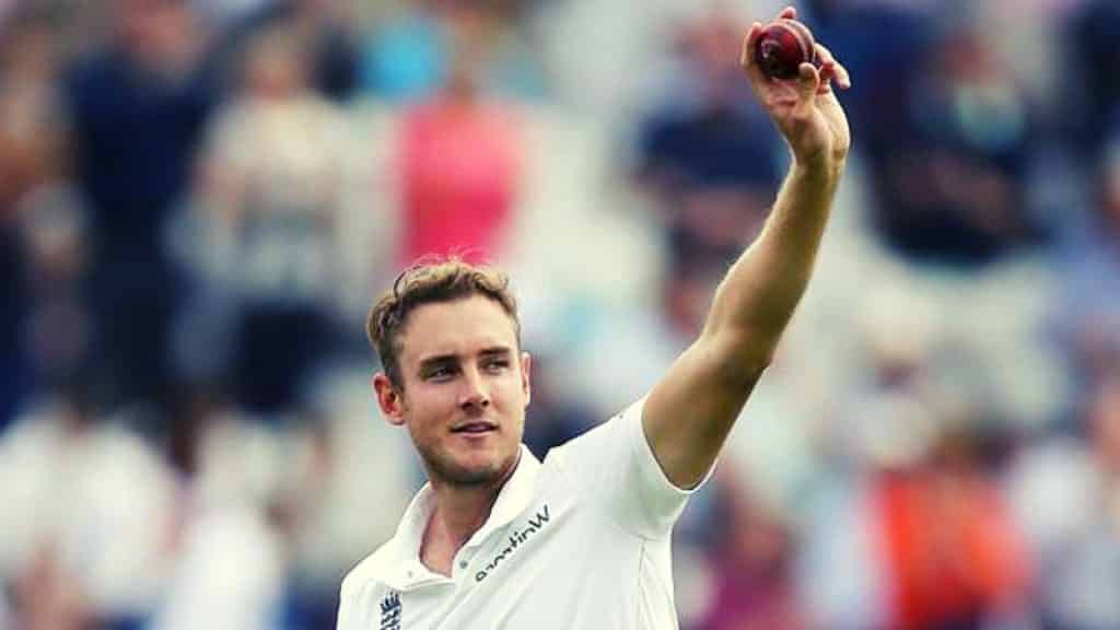 Stuart Broad takes a stunning catch to dismis kagiso Rabada
